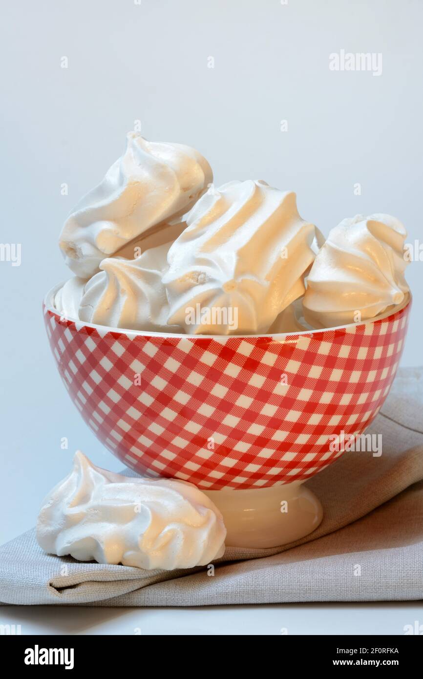 Meringue shell hi-res stock photography and images - Alamy
