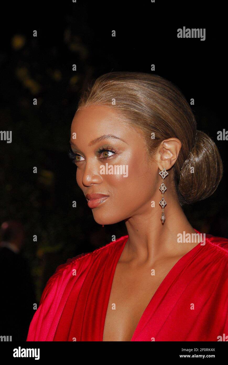 Tyra banks vanity fair oscar hi-res stock photography and images - Alamy