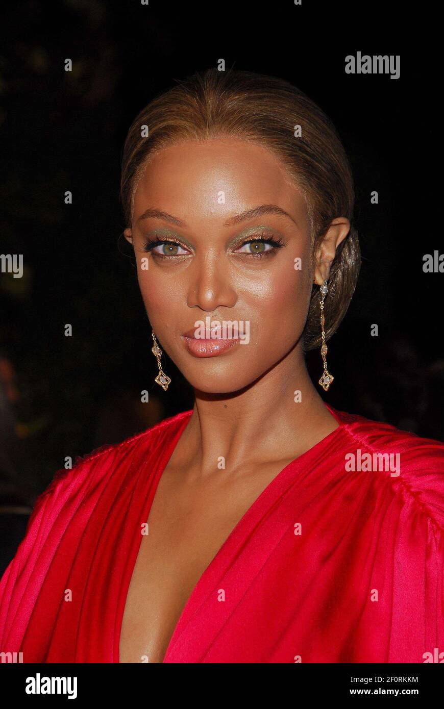 Tyra banks vanity fair oscar hi-res stock photography and images - Alamy