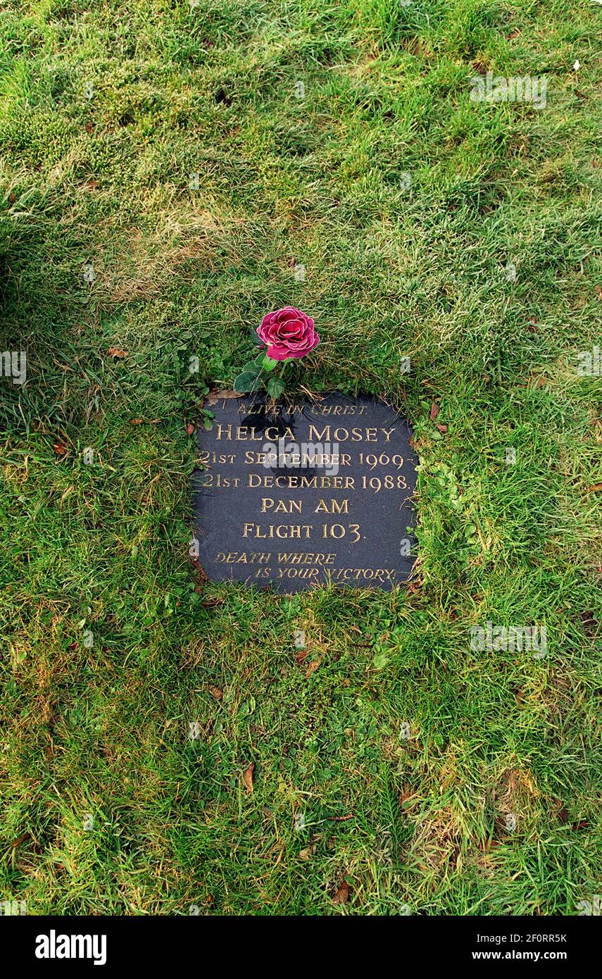 GRAVE OF A PANAM VICTIM, LOCKERBIE Stock Photo - Alamy