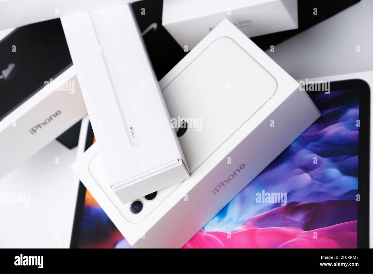 Apple boxes hi-res stock photography and images - Alamy