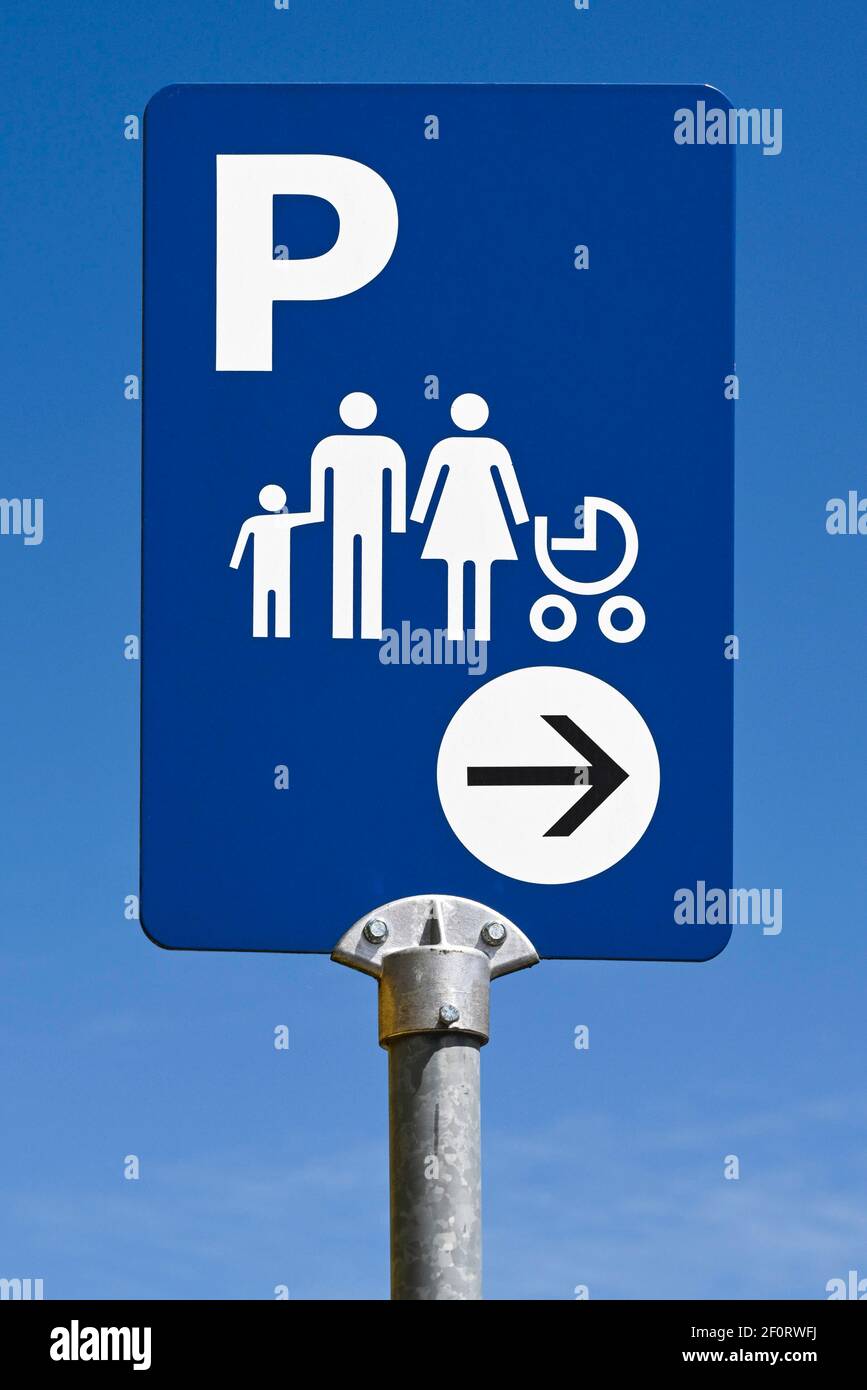 Family parking hi-res stock photography and images - Alamy