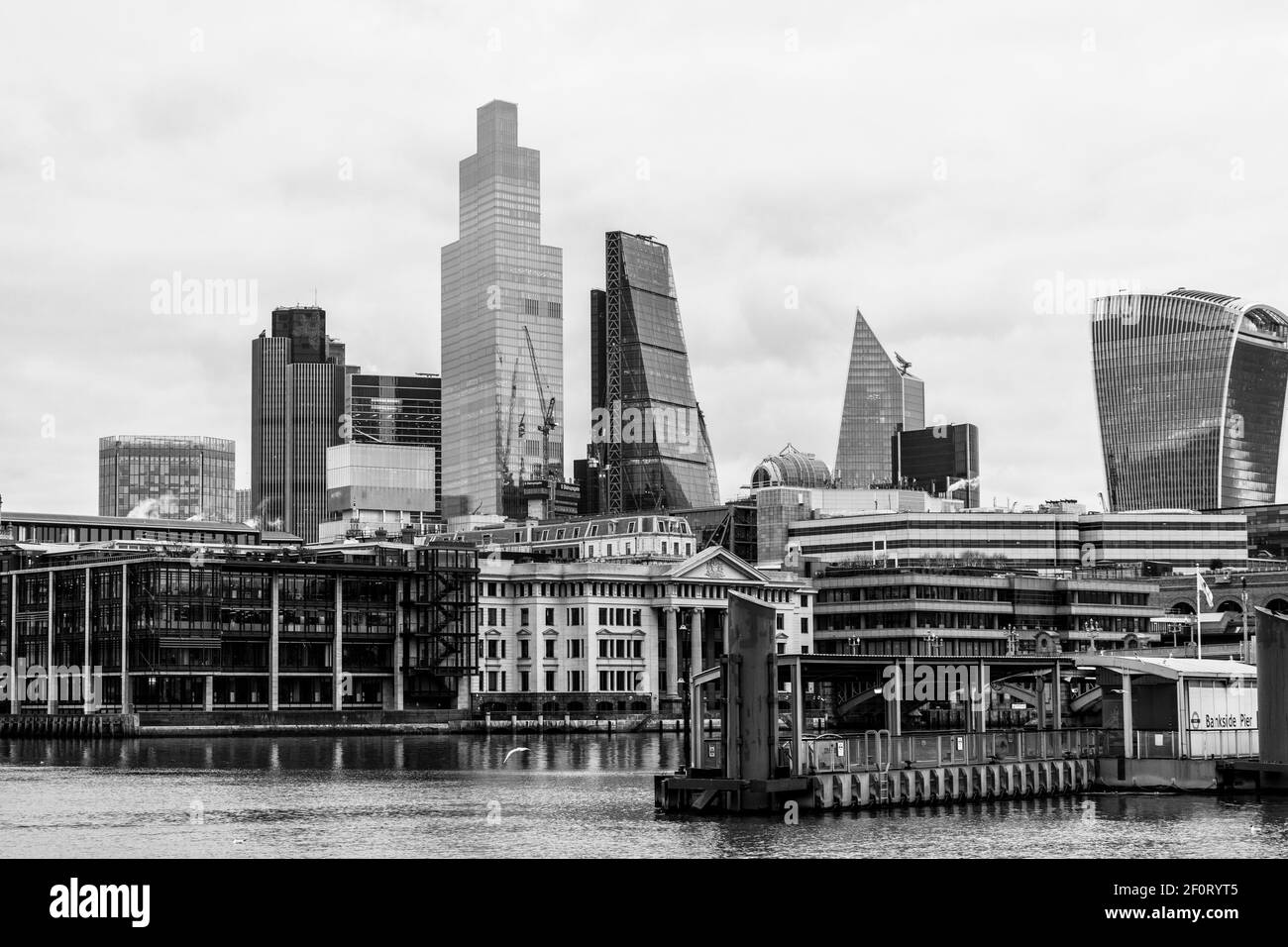 Thames street lights Black and White Stock Photos & Images - Alamy