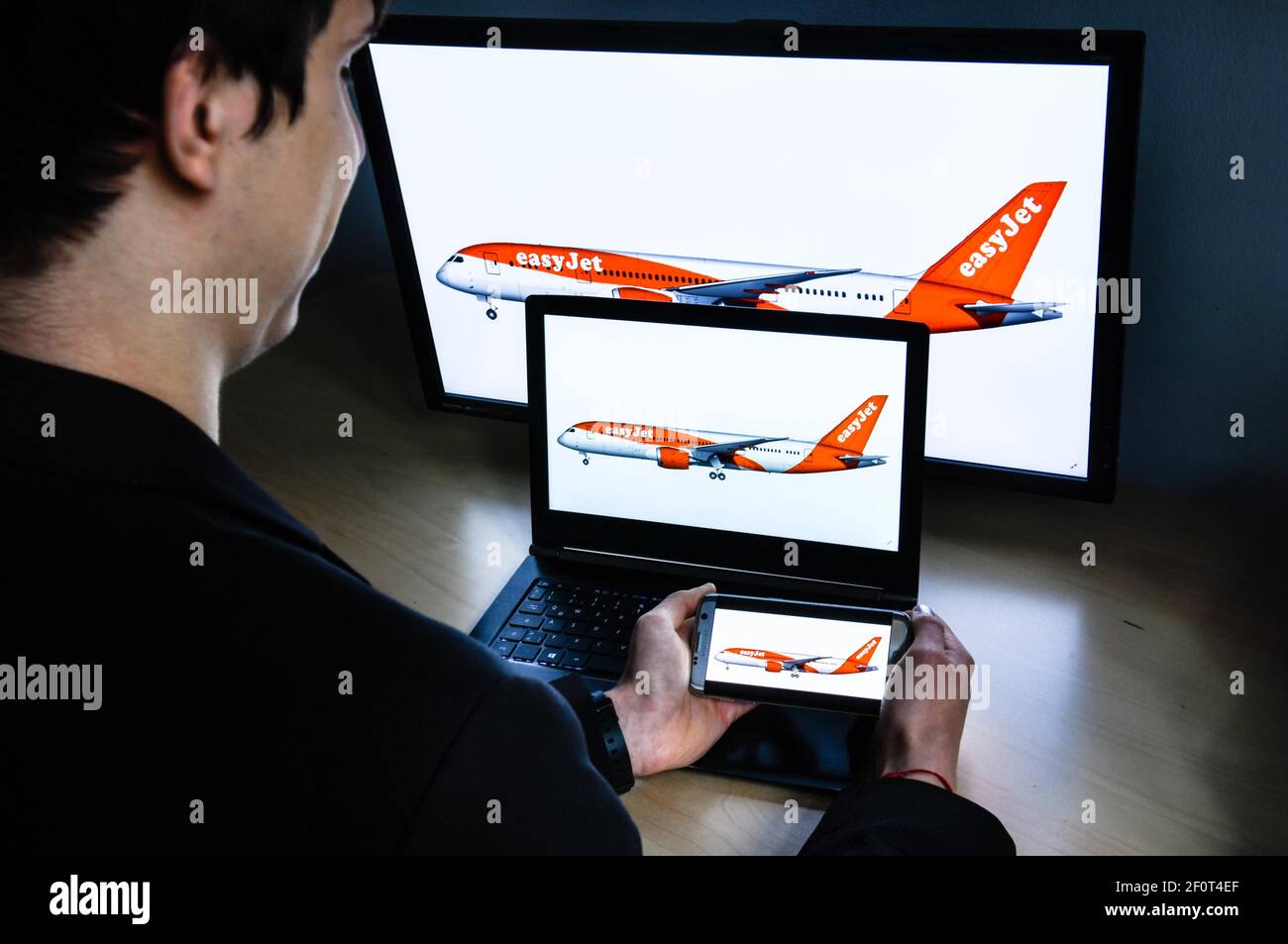 Easyjet logo hi-res stock photography and images - Alamy