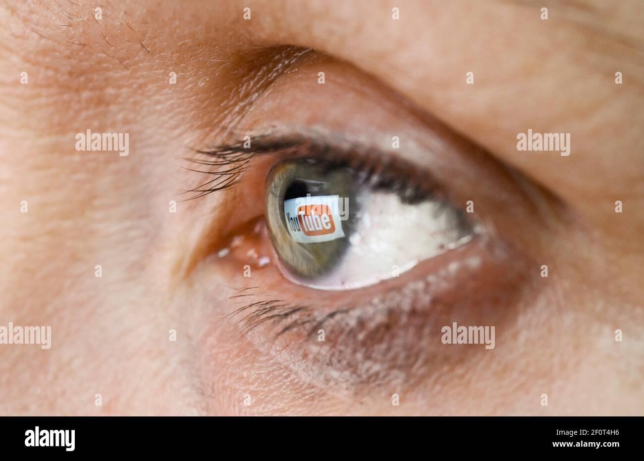 Youtube logo symbol hi-res stock photography and images - Alamy