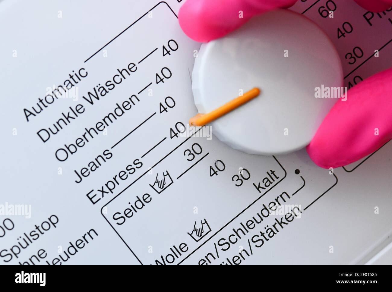 Washing machine, button, express wash 40 degrees Stock Photo - Alamy