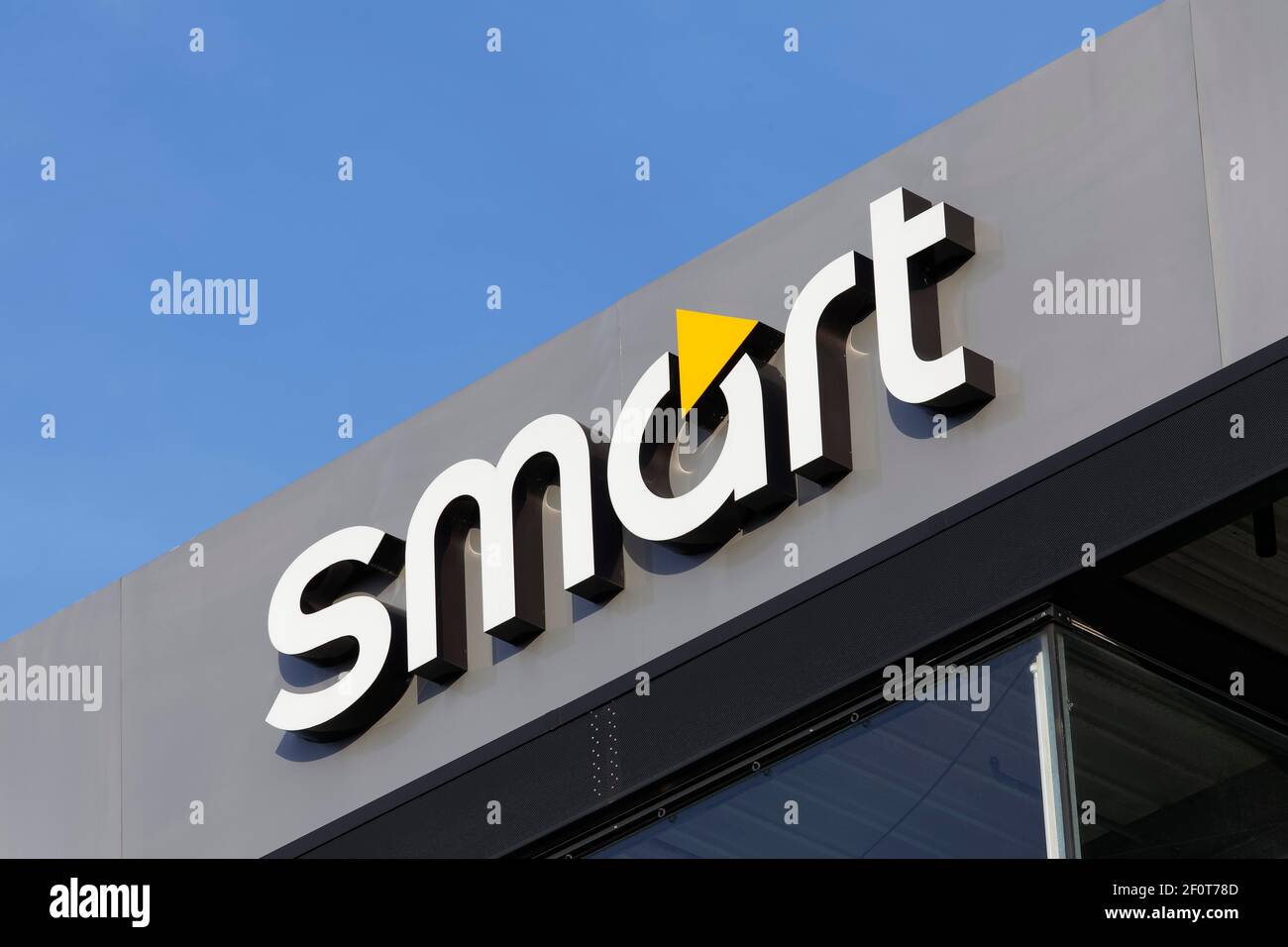 Smart, logo on car dealership, automobile brand of Daimler AG ...