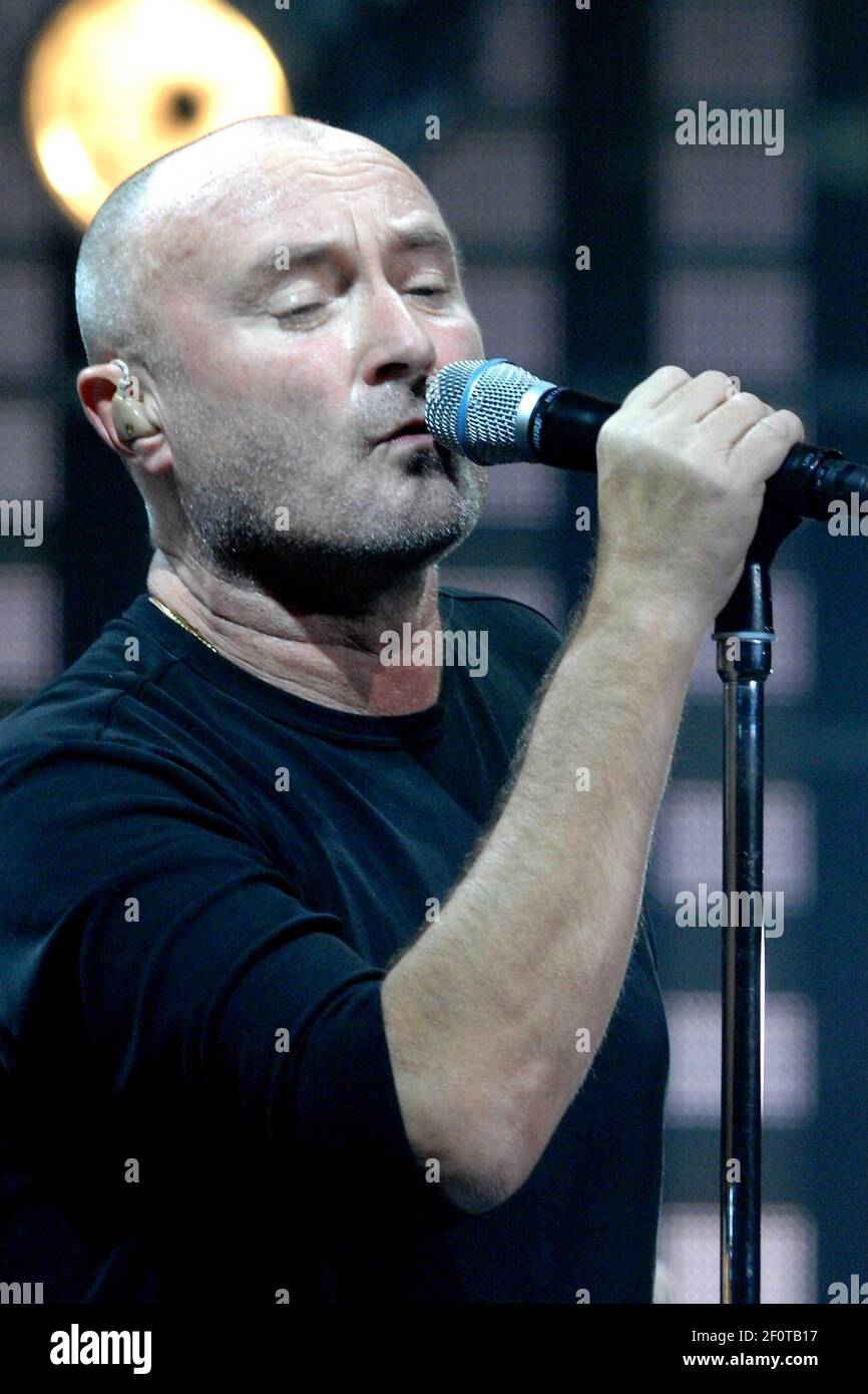Phil collins concert hi-res stock photography and images - Alamy