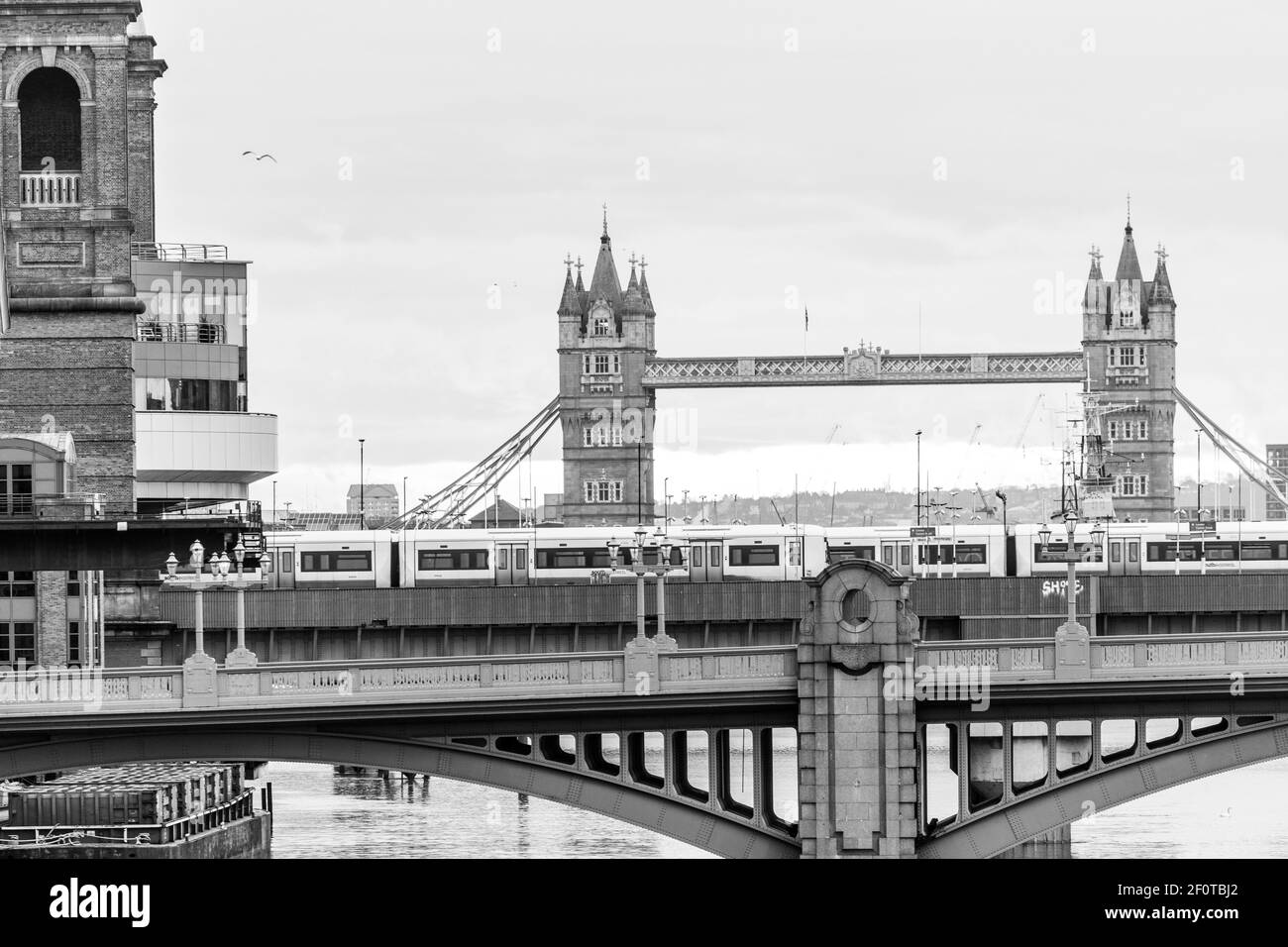 Thames street lights Black and White Stock Photos & Images - Alamy