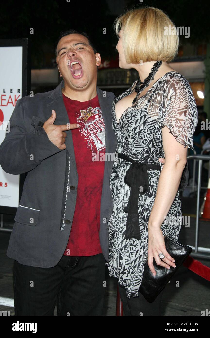 Carlos Mencia and Amy Mencia - 27 September 2007 - Los Angeles ...