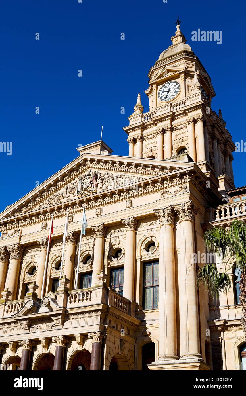 City hall cape town mandela statue hi-res stock photography and images ...