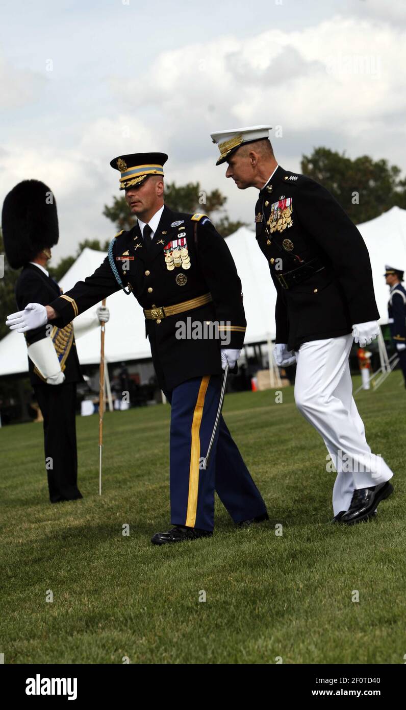 1 October 2007 - Fort Myer, Virginia - General Peter Pace (Right ...