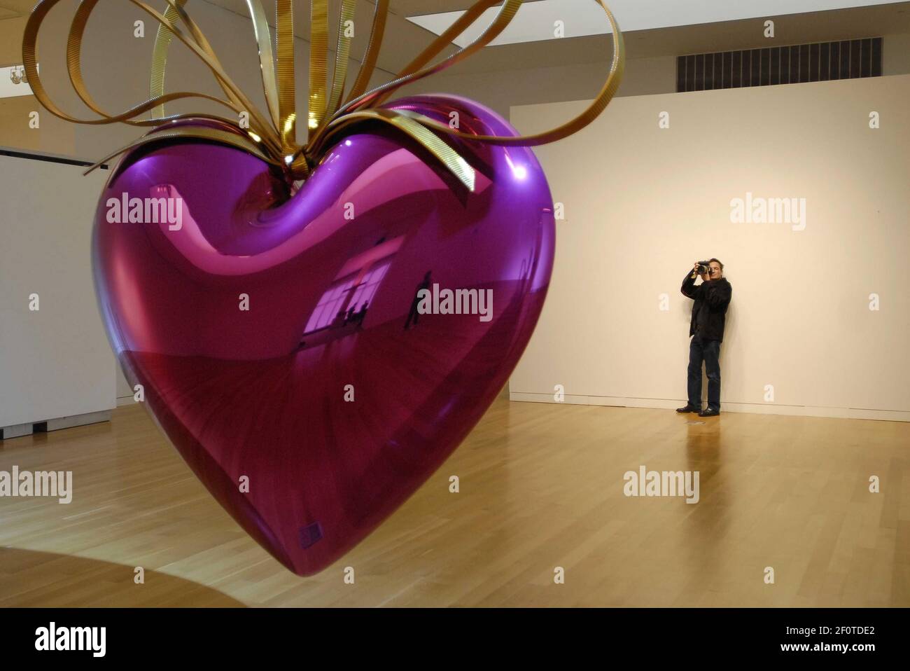 2 October 2007- New York, NY- Artist Jeff Koons' Hanging Heart is on ...