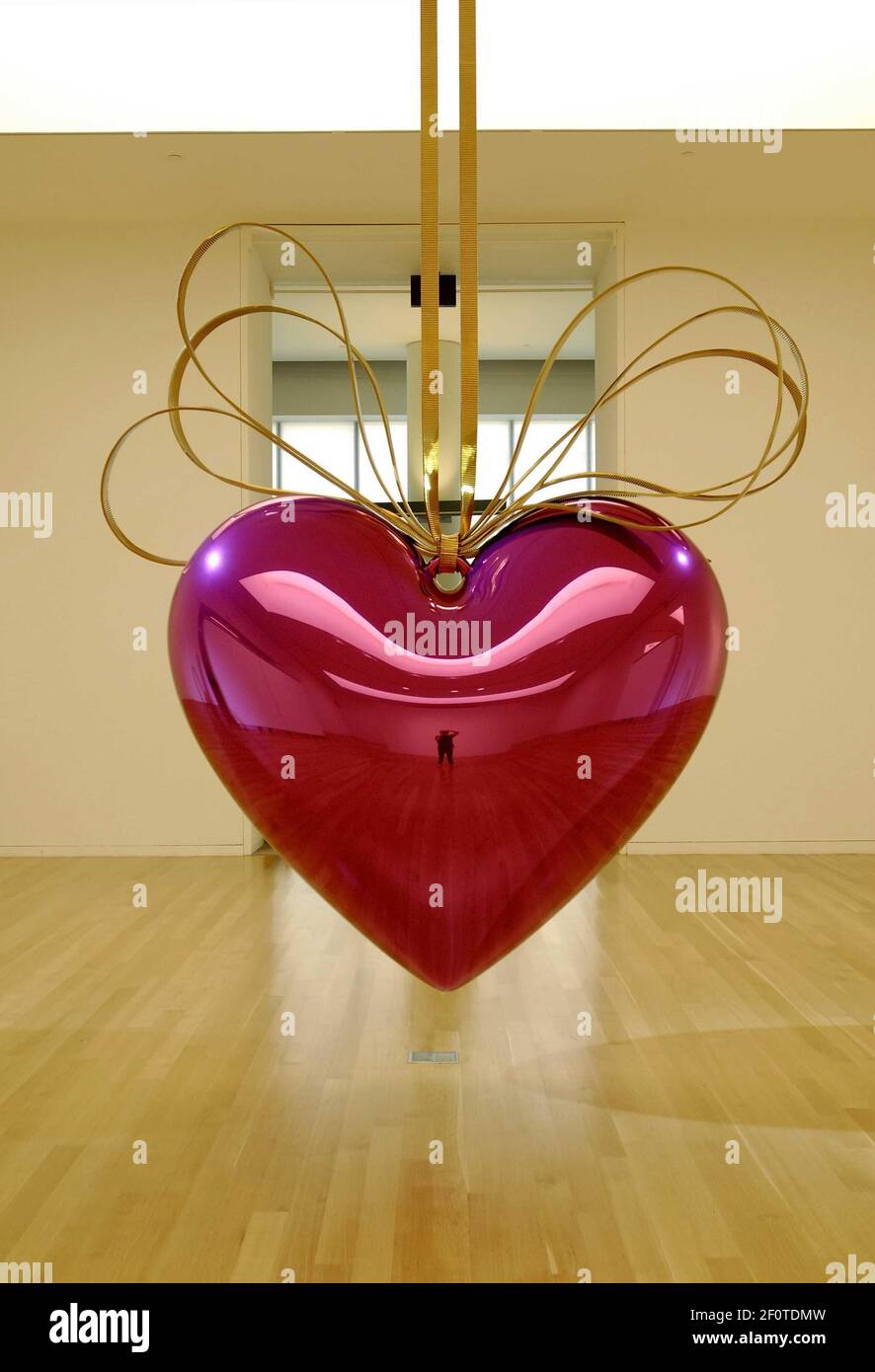2 October 2007- New York, NY- Artist Jeff Koons' Hanging Heart is on ...