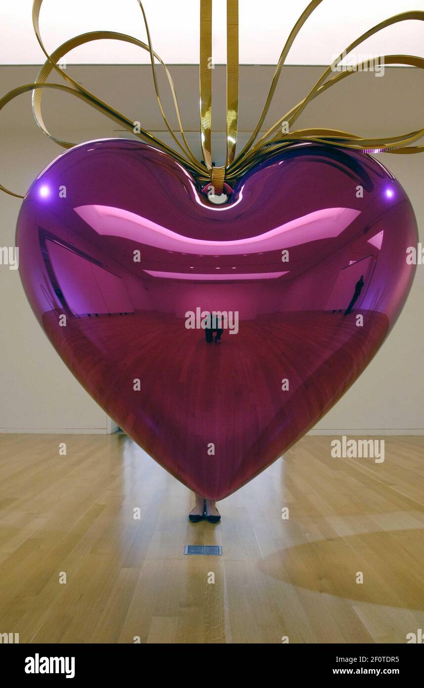2 October 2007- New York, NY- Artist Jeff Koons' Hanging Heart is on ...