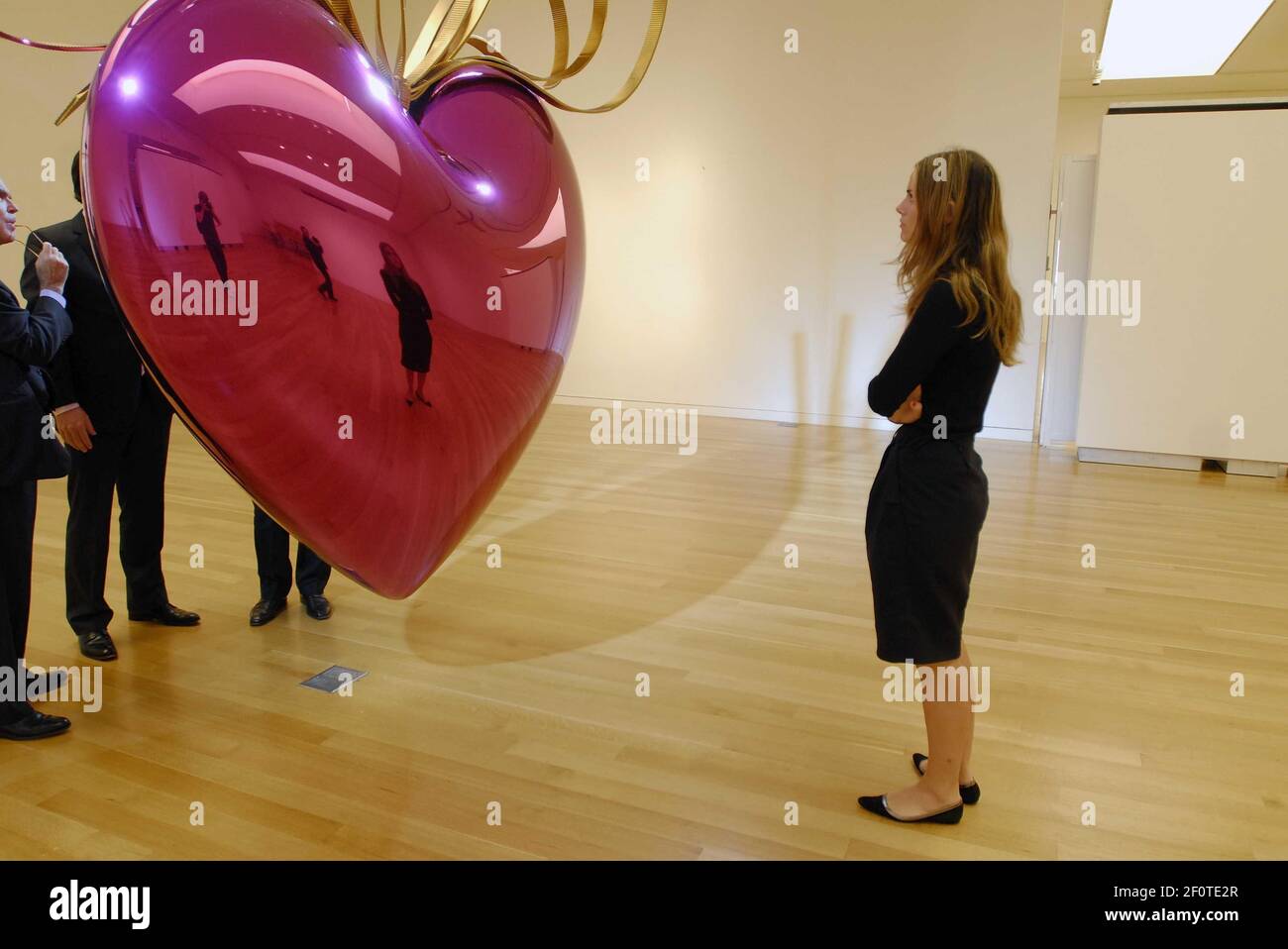 2 October 2007- New York, NY- Artist Jeff Koons' Hanging Heart is on ...