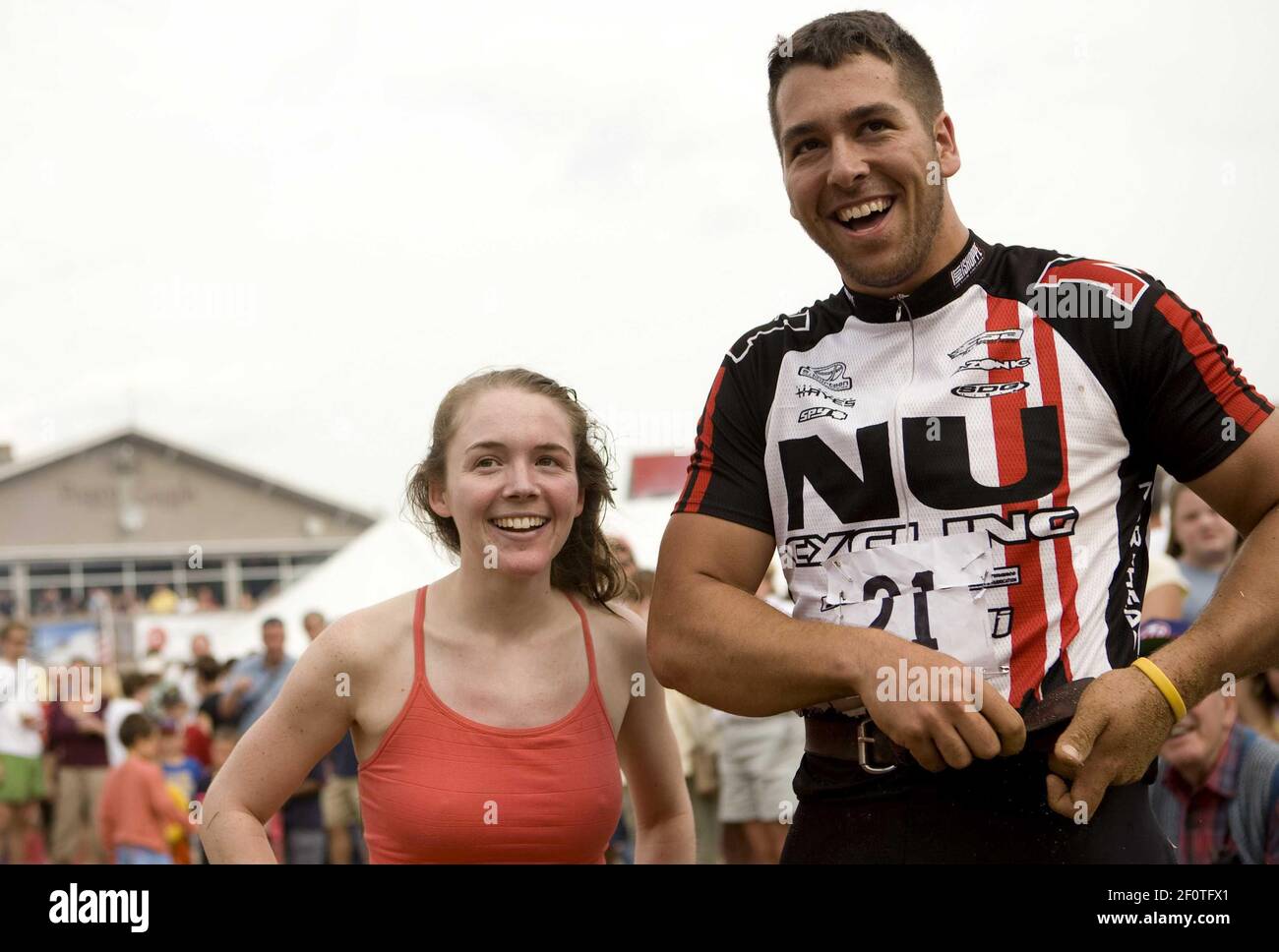 6 October 2007 Ã Bethel, Maine Ã Julia Stone, left, and boyfriend Keith ...