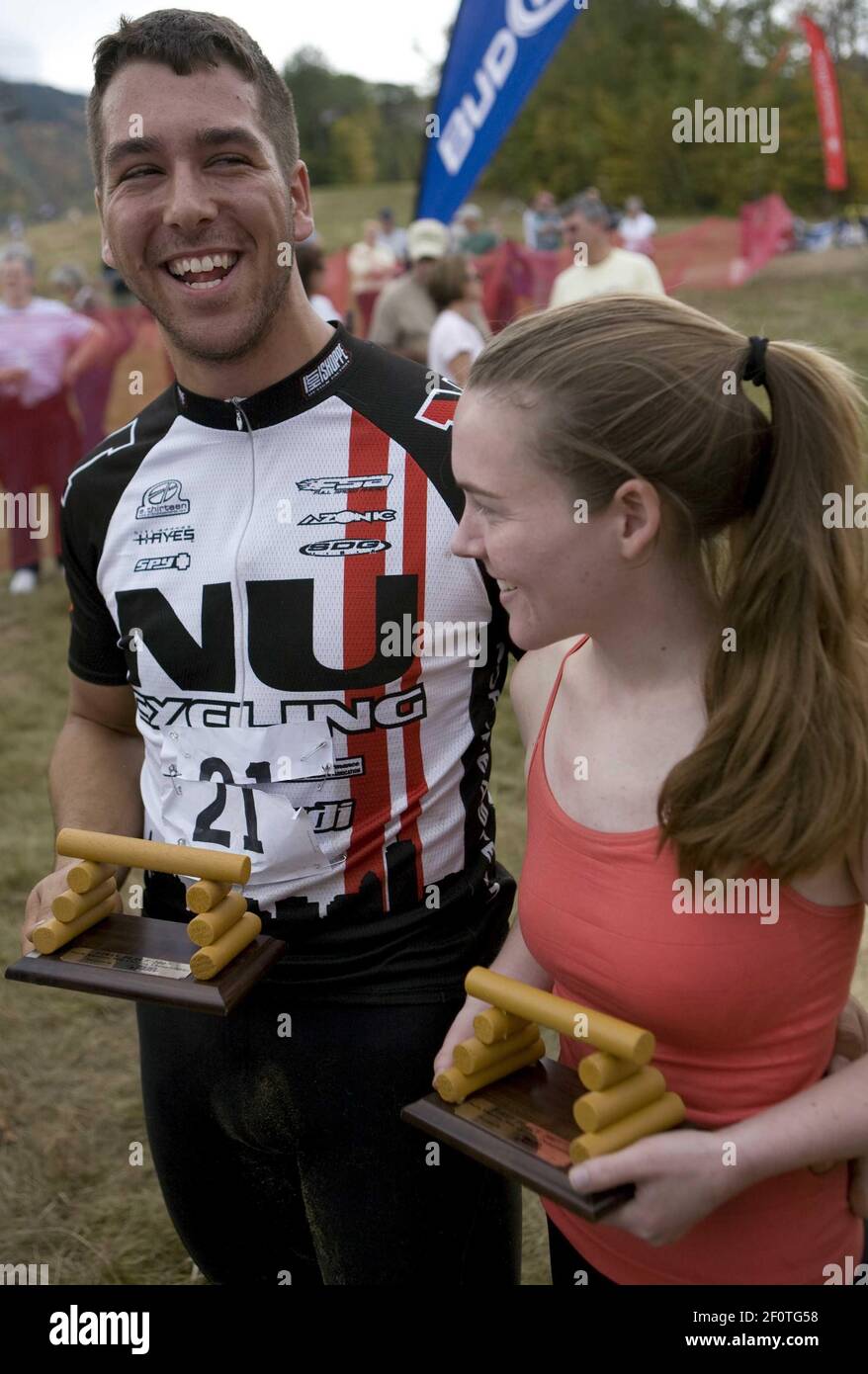 6 October 2007 Ã Bethel, Maine Ã Keith Cardoza, left, and girlfriend ...