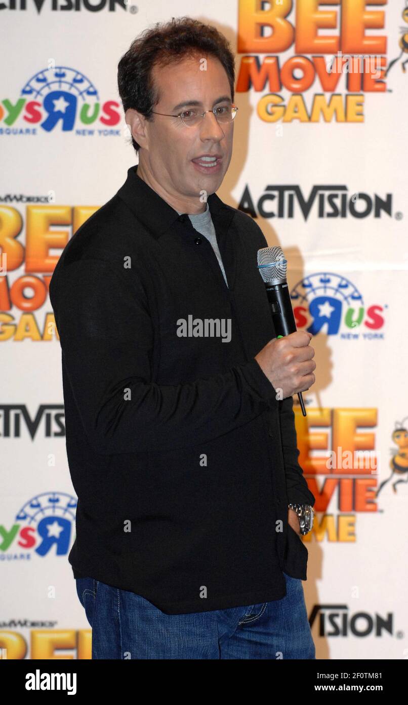 30 October 2007 - New York , NY - Jerry Seinfeld speaks onstage at the ...