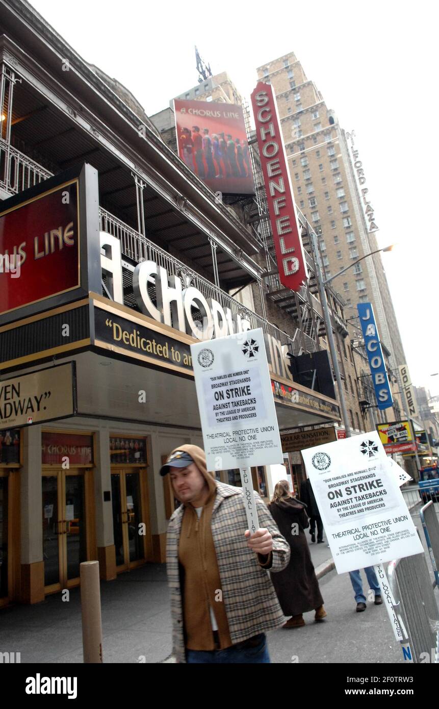 12 November 2007 - New York, NY - Union representatives picket outside ...