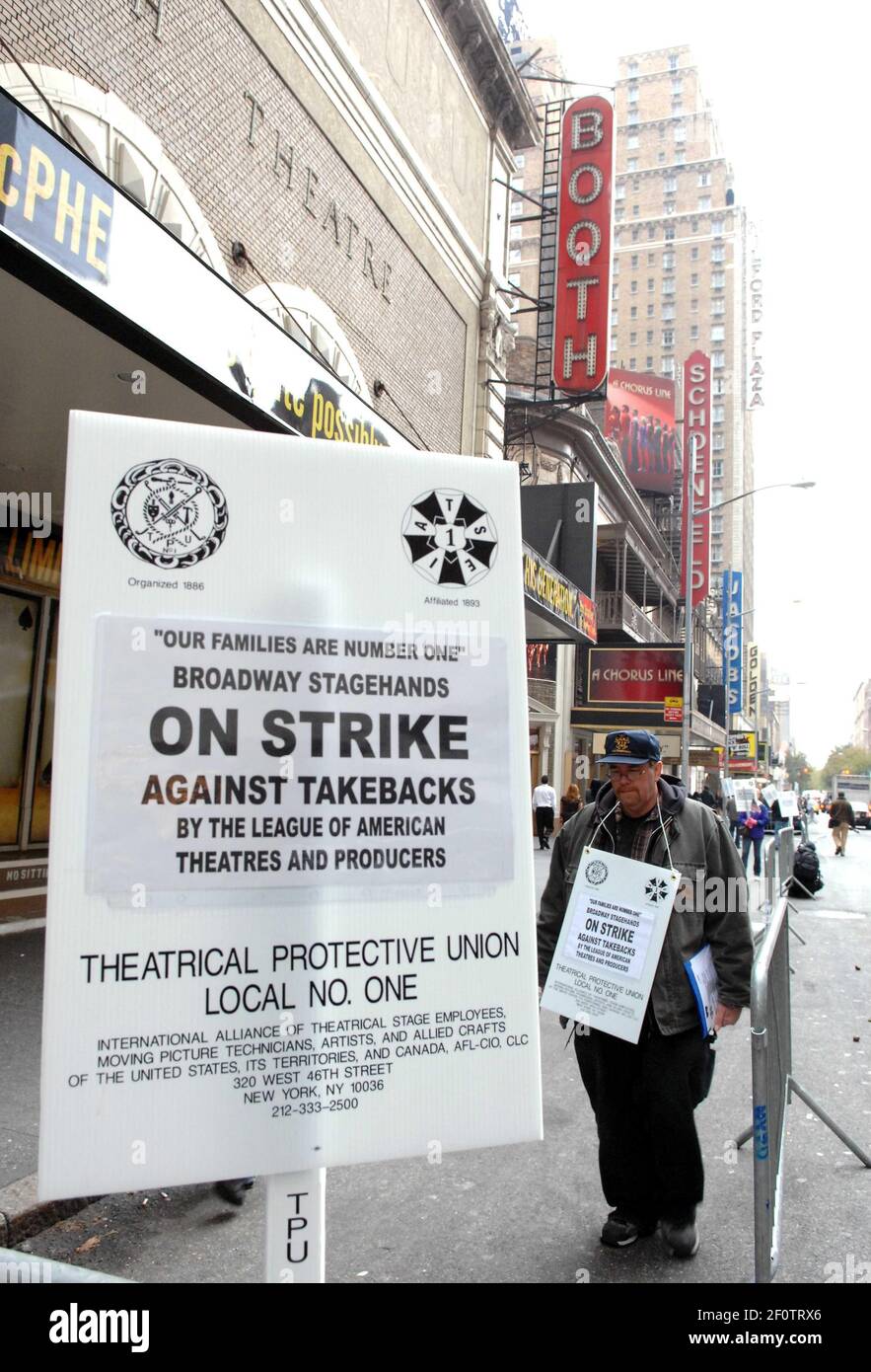 12 November 2007 - New York, NY - Union representatives picket outside ...
