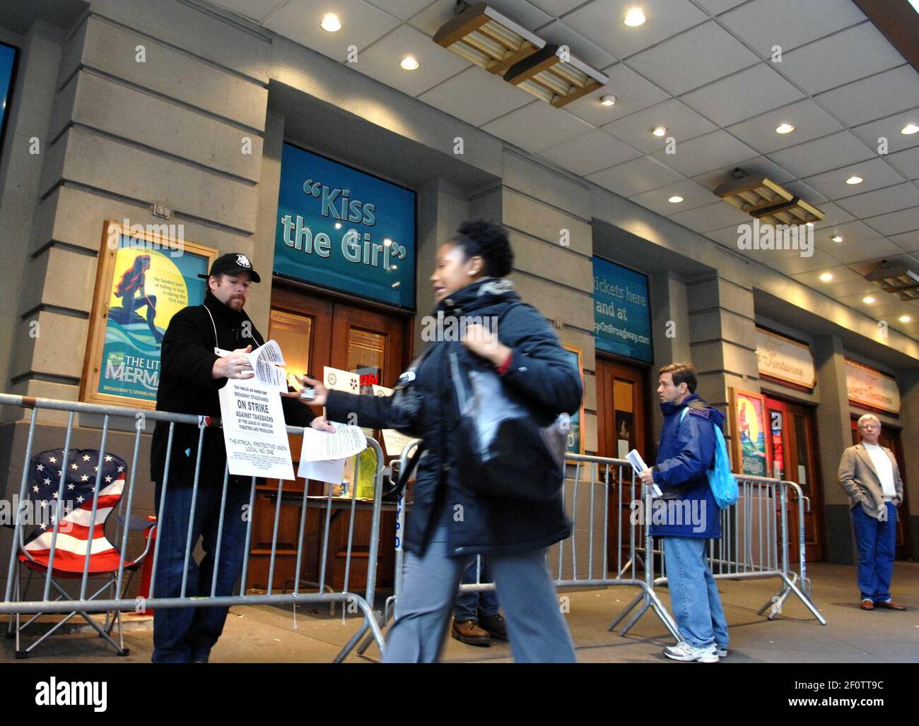 12 November 2007 - New York, NY - Union representatives picket outside ...