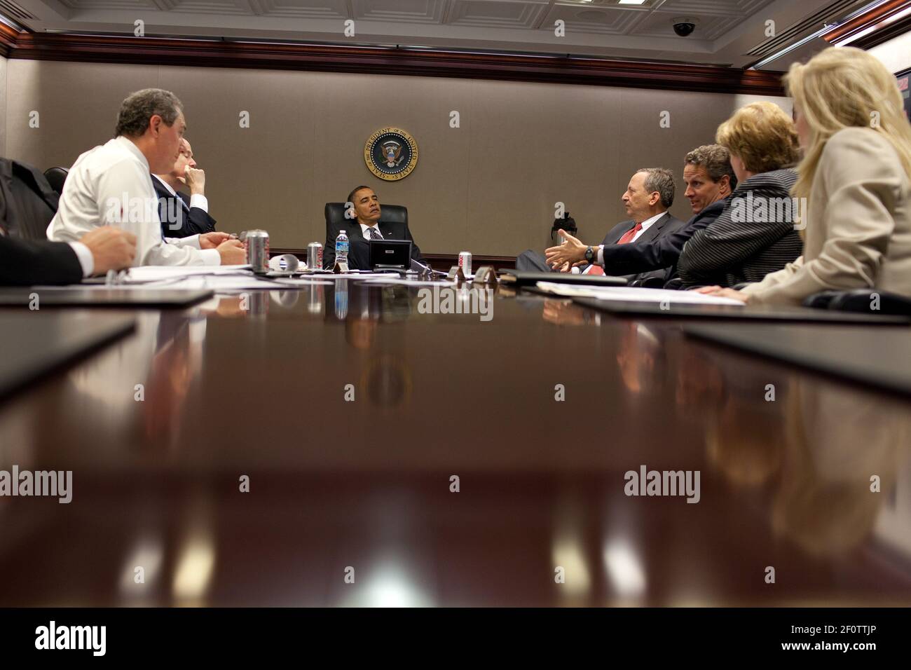 Timothy geithner and larry summers hi-res stock photography and images ...