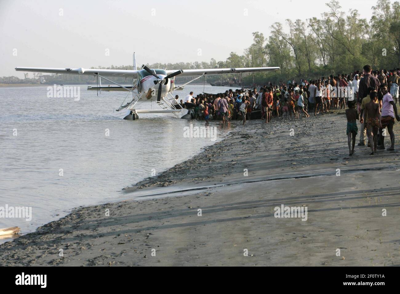 22 November 2007-PATHARGHATA, Bangladesh - The arrival of a Mission ...