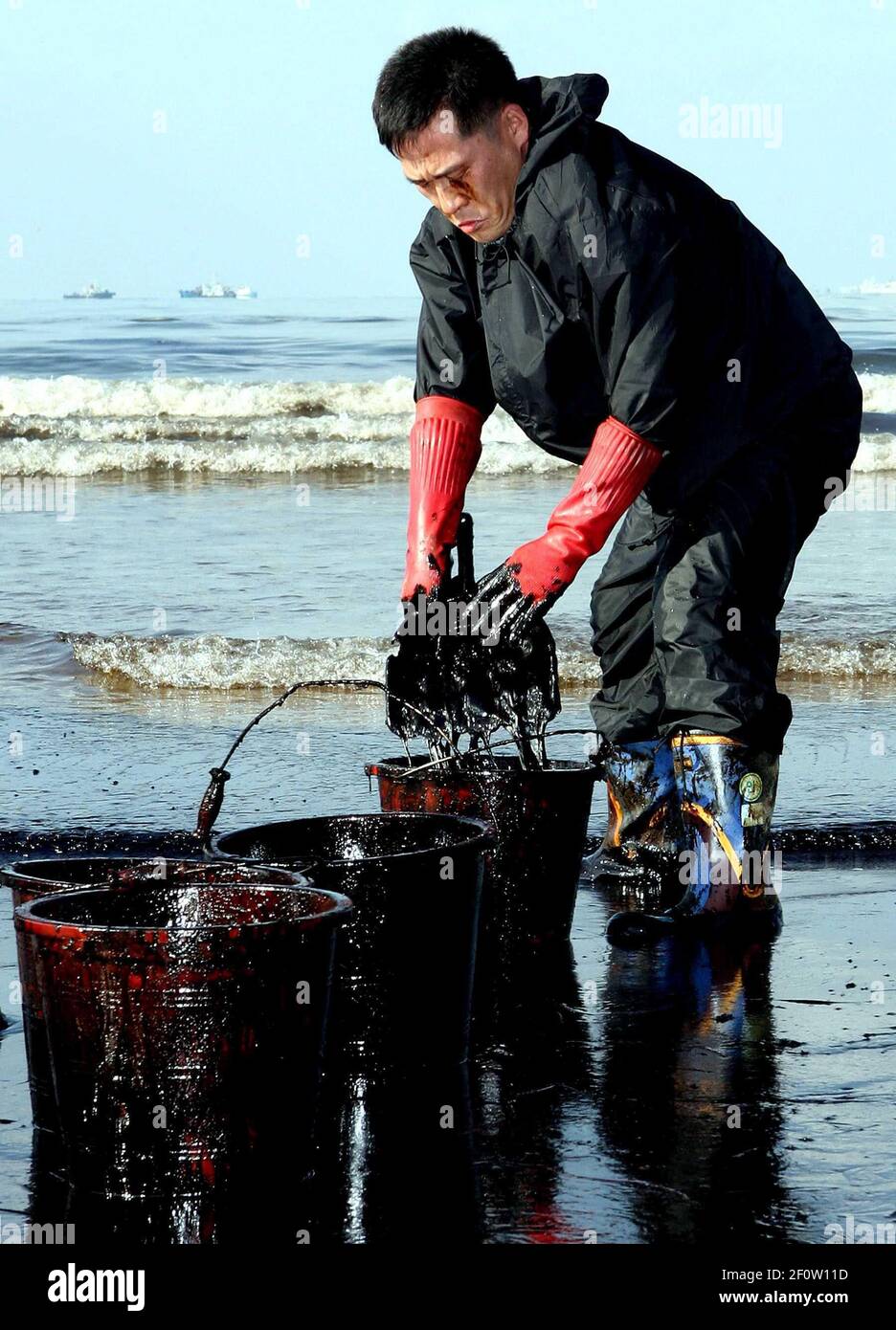 10 December 2007 - Taean, South Korea - South Korean residents try to ...