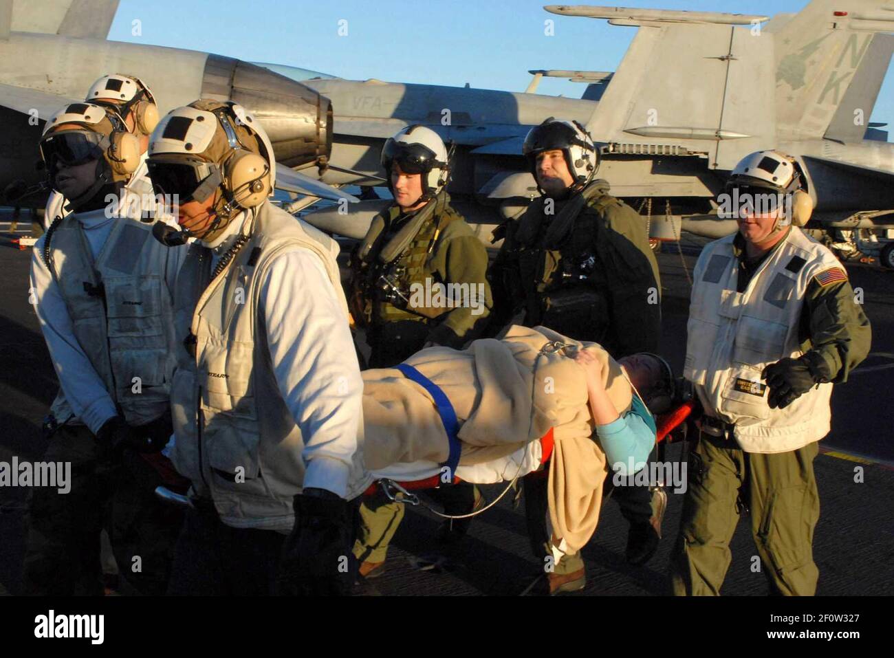 15 December 2007 - Pacific Ocean - Medical personnel aboard the ...
