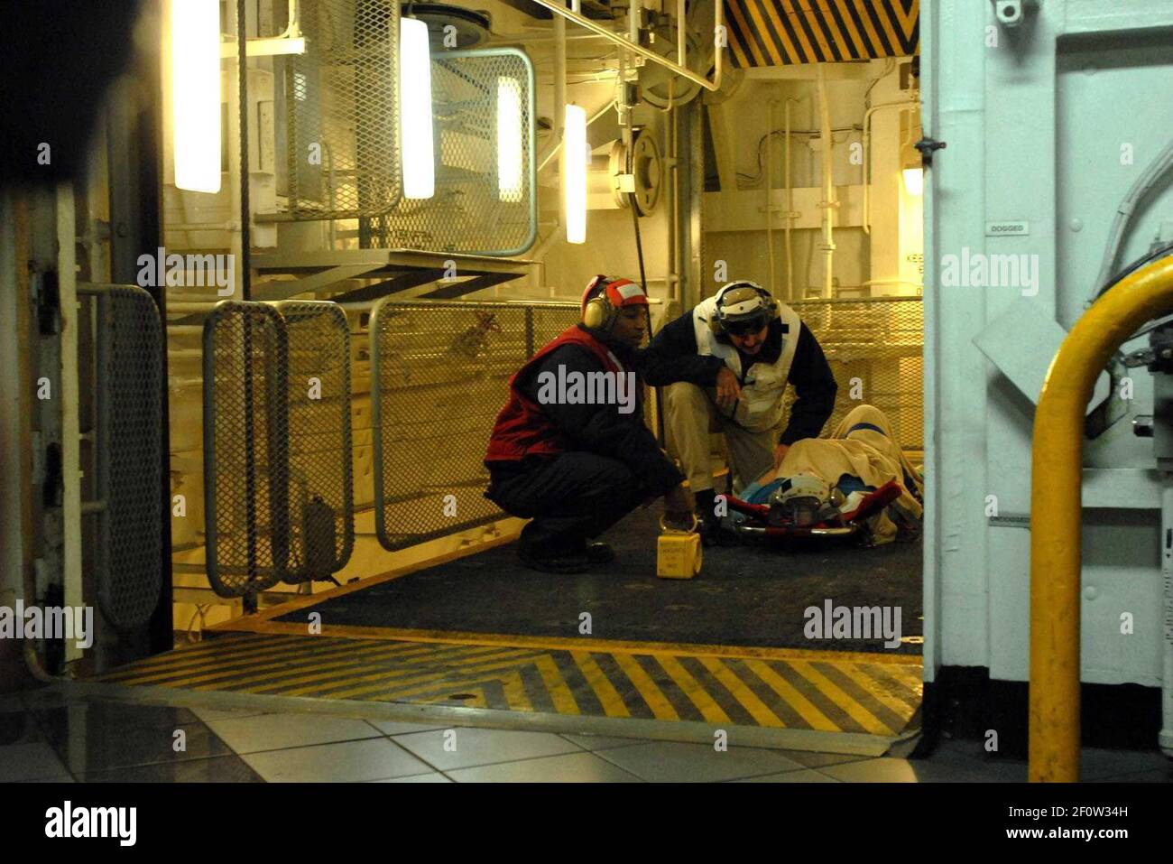 15 December 2007 - Pacific Ocean - Medical personnel aboard the ...