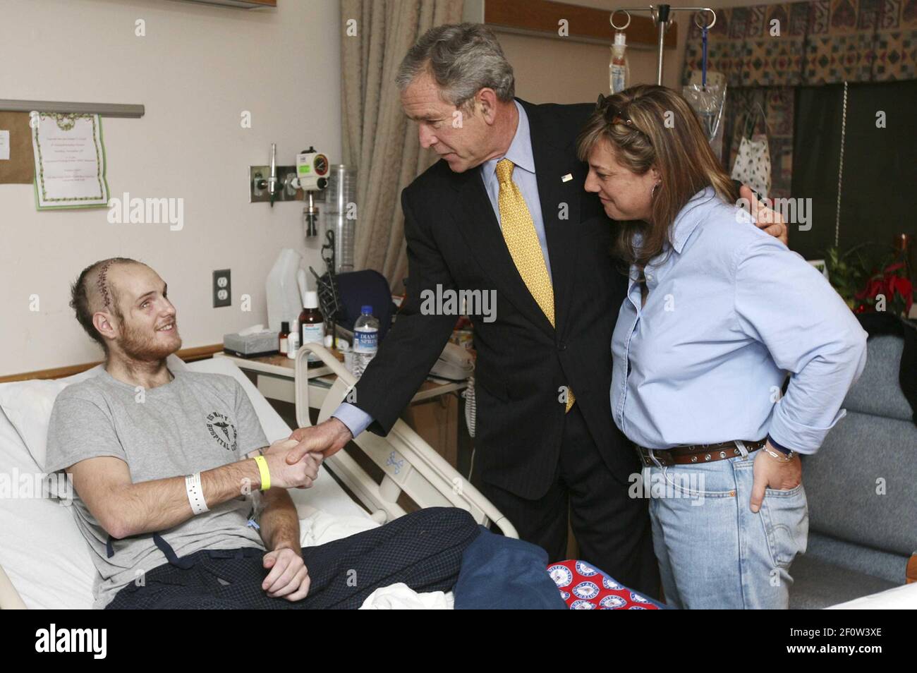 19 December 2007 - Bethesda, Md - President George W. Bush visits U.S ...