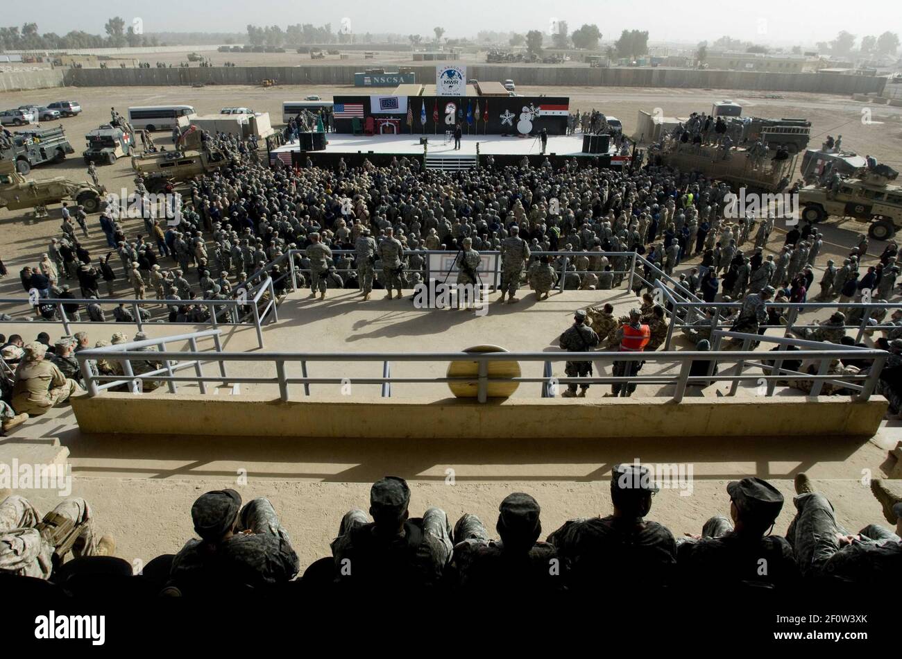 20 December 2007 - Balad, Iraq - Comedian Lewis Black performs for the ...