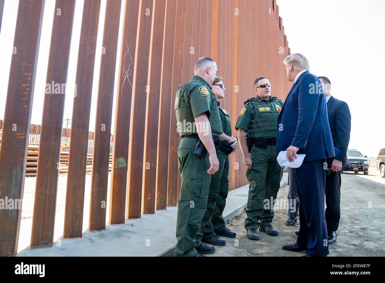 U s customs and border protection officers hi-res stock photography and ...
