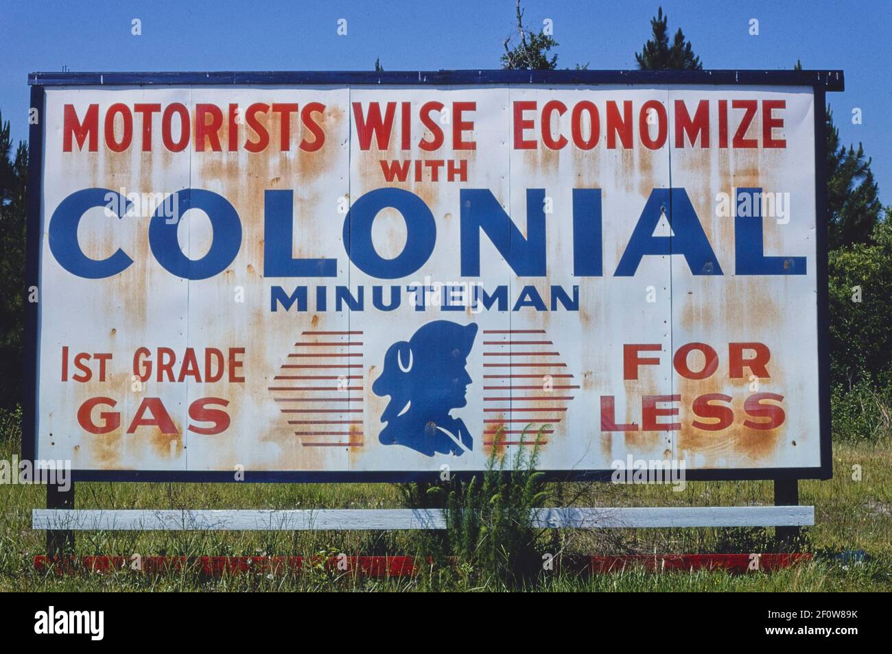Colonial gas station sign hi-res stock photography and images - Alamy