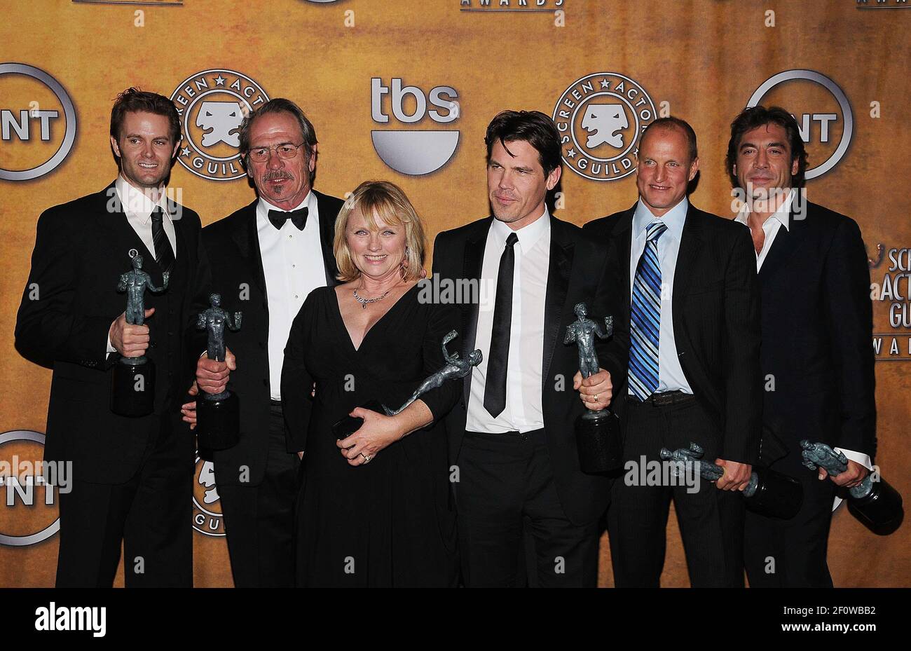 Cast of No Country For Old Men, (L to R) Garret Dillahunt, Tommy Lee ...