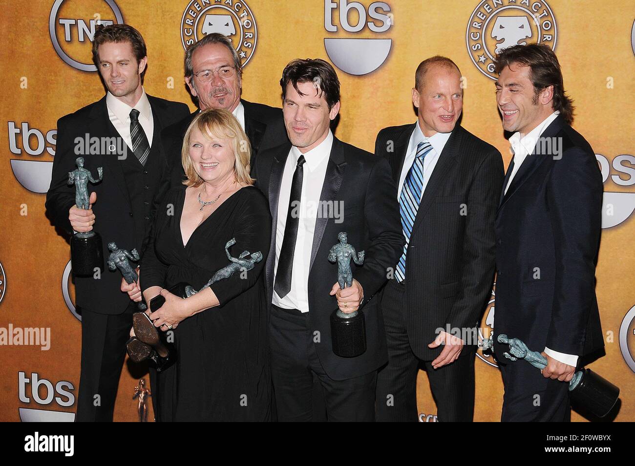 Cast of No Country For Old Men, (L to R) Garret Dillahunt, Tommy Lee ...