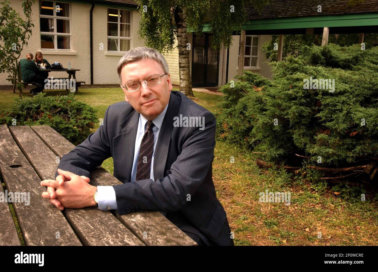 TERRY COOK AT CHIPPING NORTON SCHOOL.23/6/03 PILSTON Stock Photo - Alamy