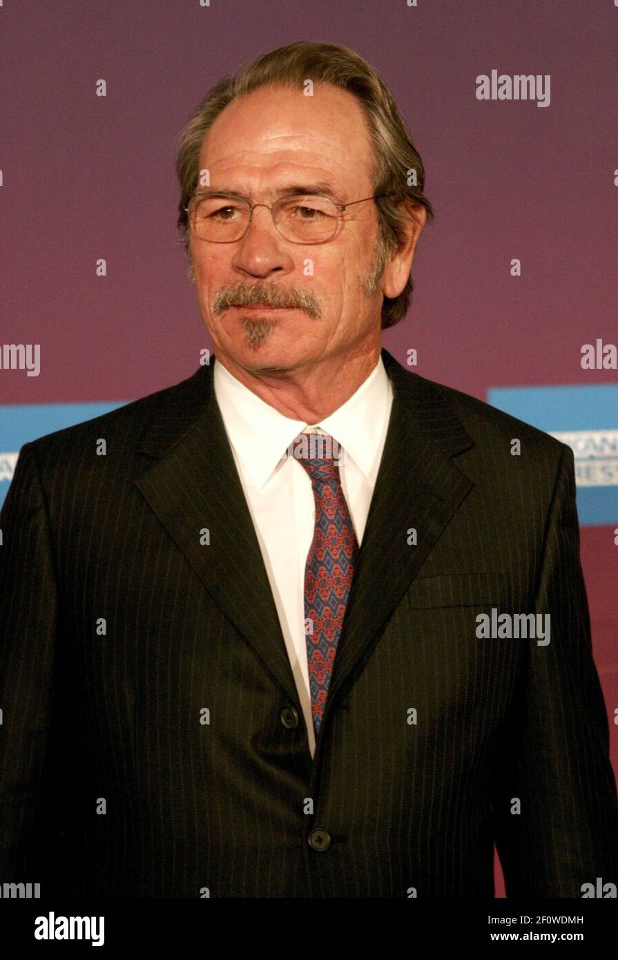 1 February 2008 - Santa Barbara, CA - Tommy Lee Jones walks the red ...