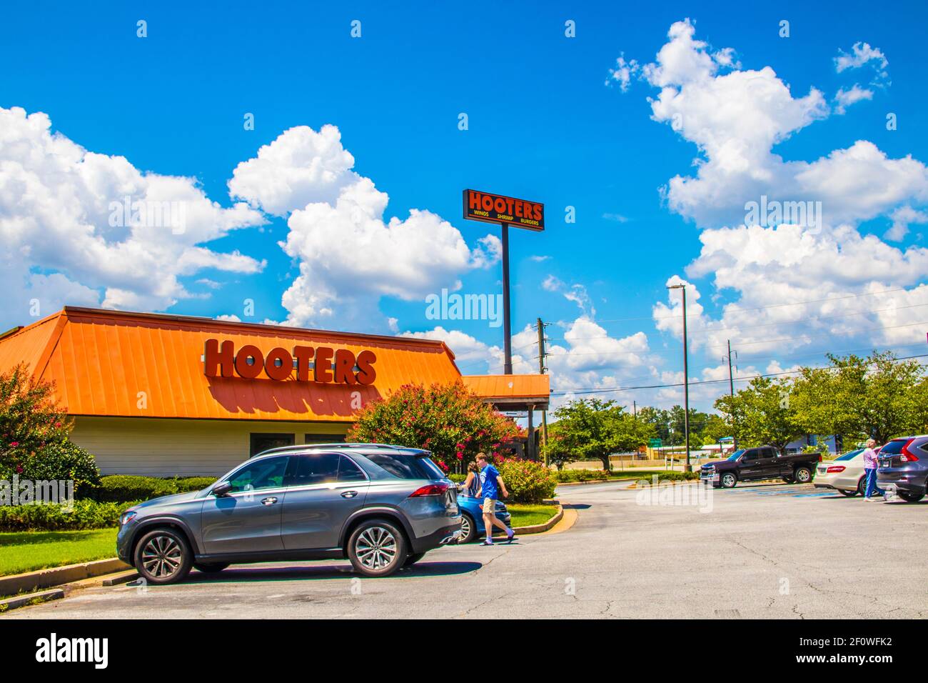 Hooters sign hi-res stock photography and images - Alamy