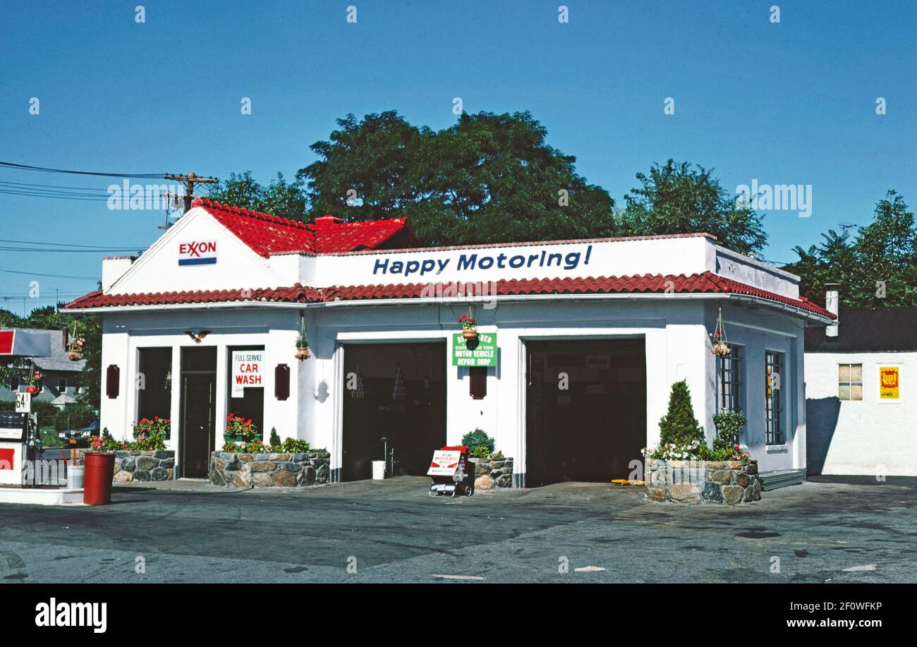 Exxon Gas Station Petrol High Resolution Stock Photography and Images ...