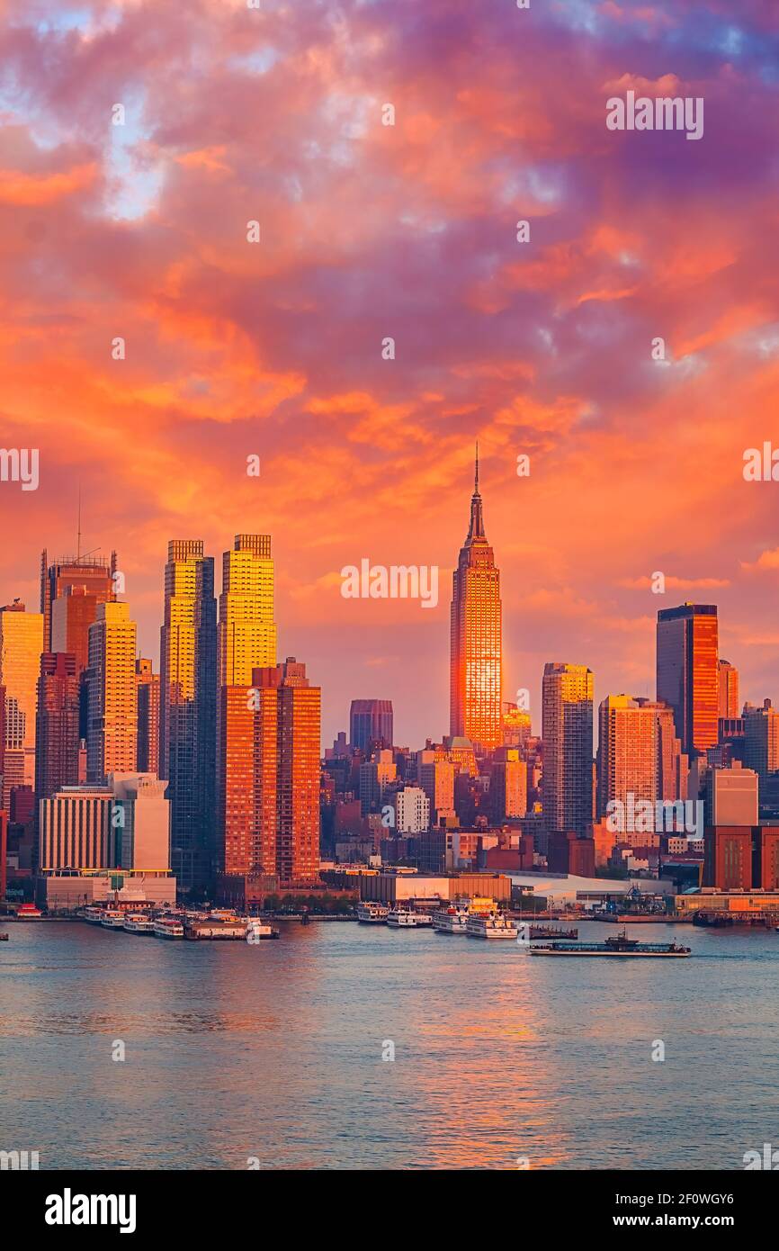 Manhattan skyline illuminated by sunset Stock Photo - Alamy