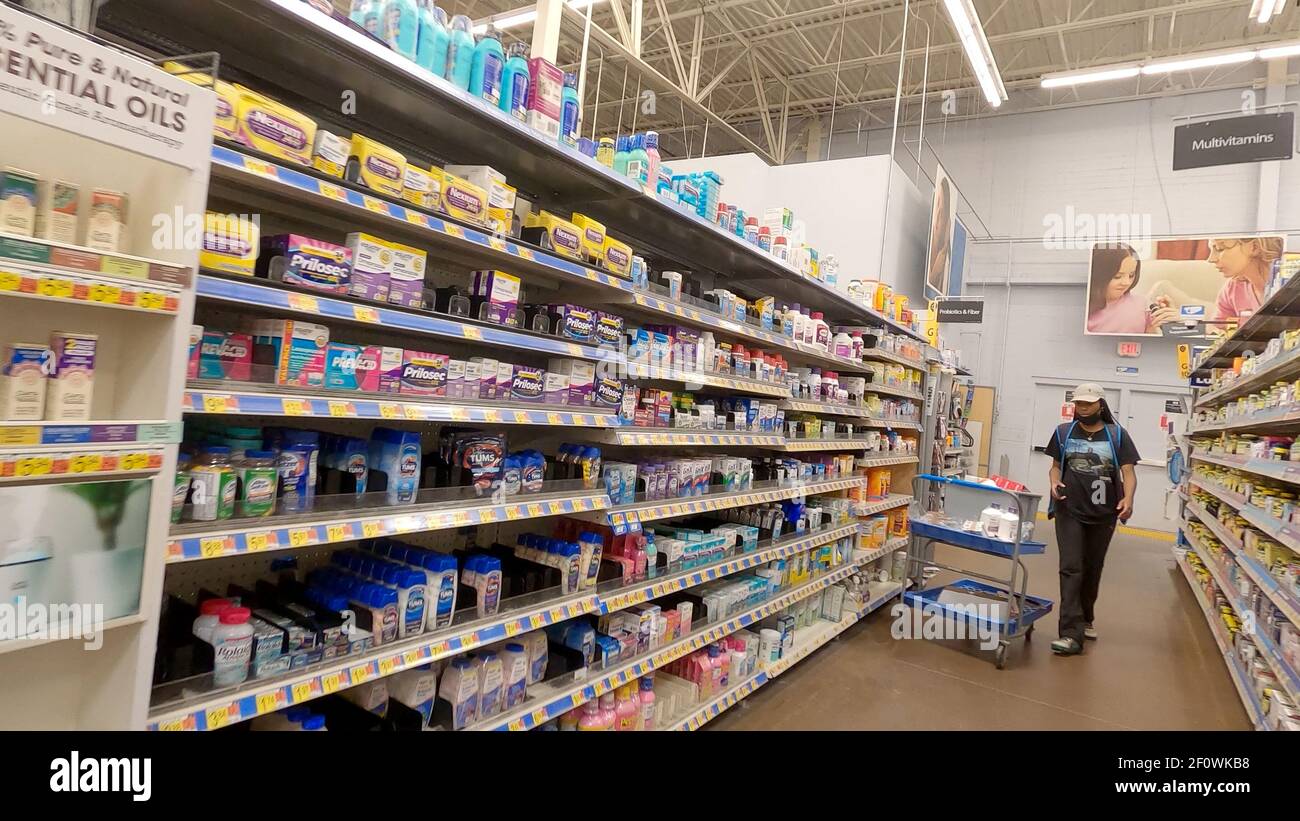 Centerville, Ga / USA - 07 25 20: Walmart worker not wearing a face ...