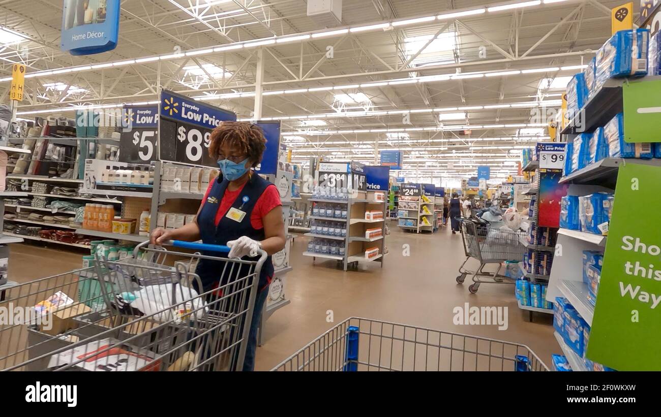 Centerville, Ga / USA - 07 25 20: Walmart worker wears a face mask ...