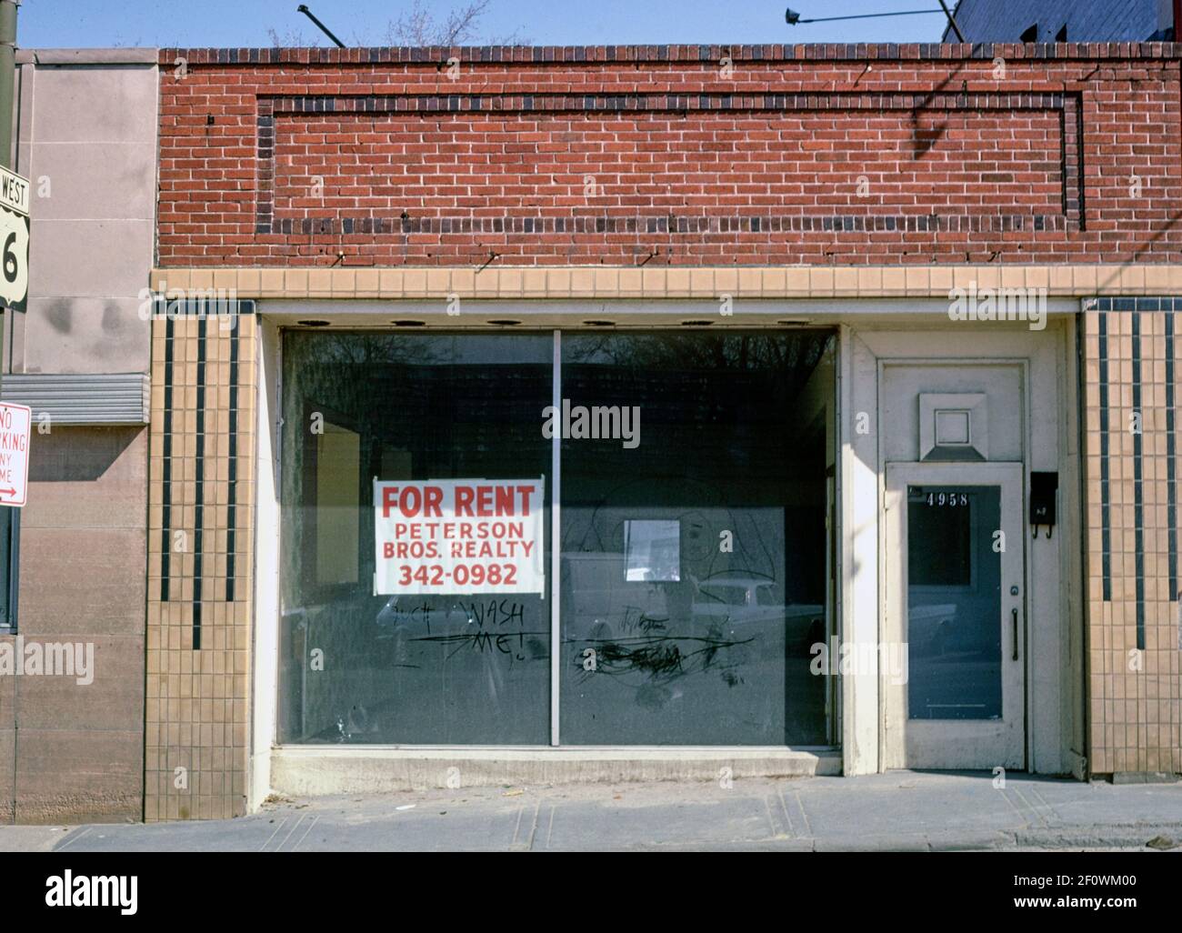 1980s vacant commercial building hi-res stock photography and images ...