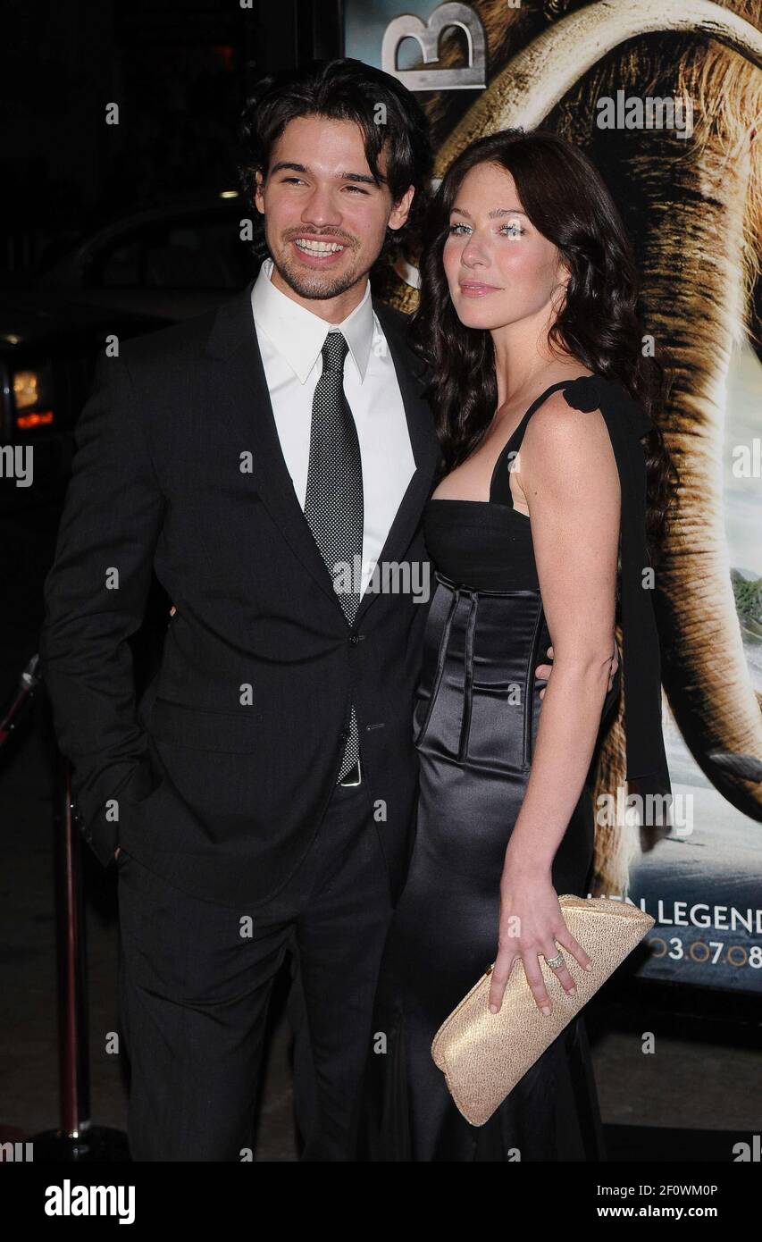 Steven strait wife lynn collins hi-res stock photography and images - Alamy