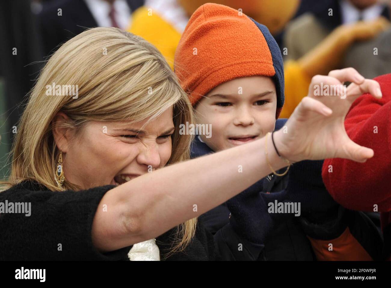 24 March 2008 - Washington, DC - Jenna Bush, reaches out her claws like ...