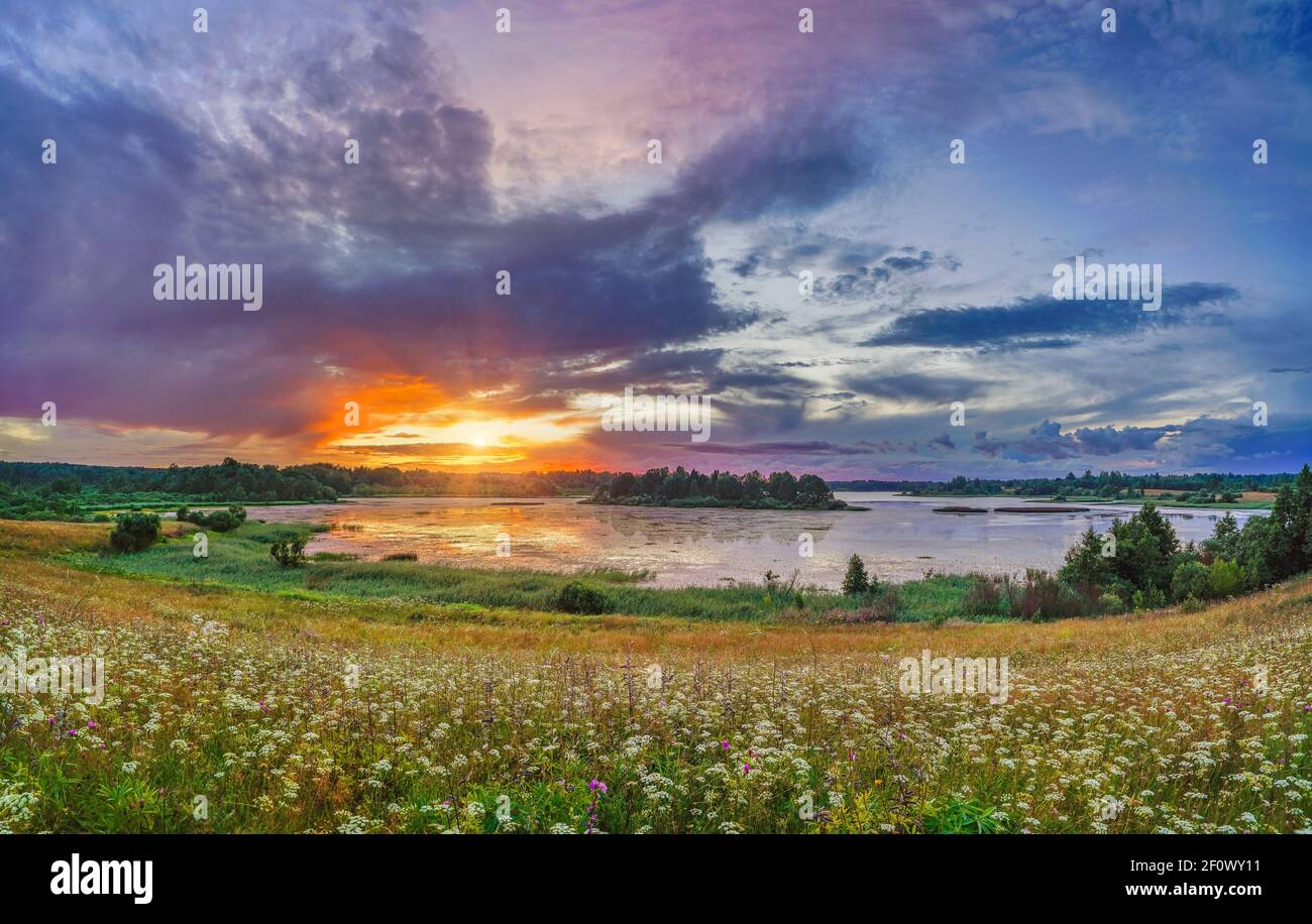The landscape of the sunset hi-res stock photography and images - Alamy