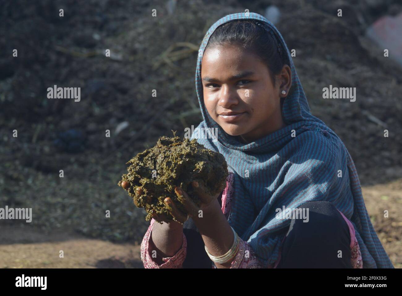 Lahore, Pakistan. 02nd Mar, 2021. Pakistani female labourer makes clay ...