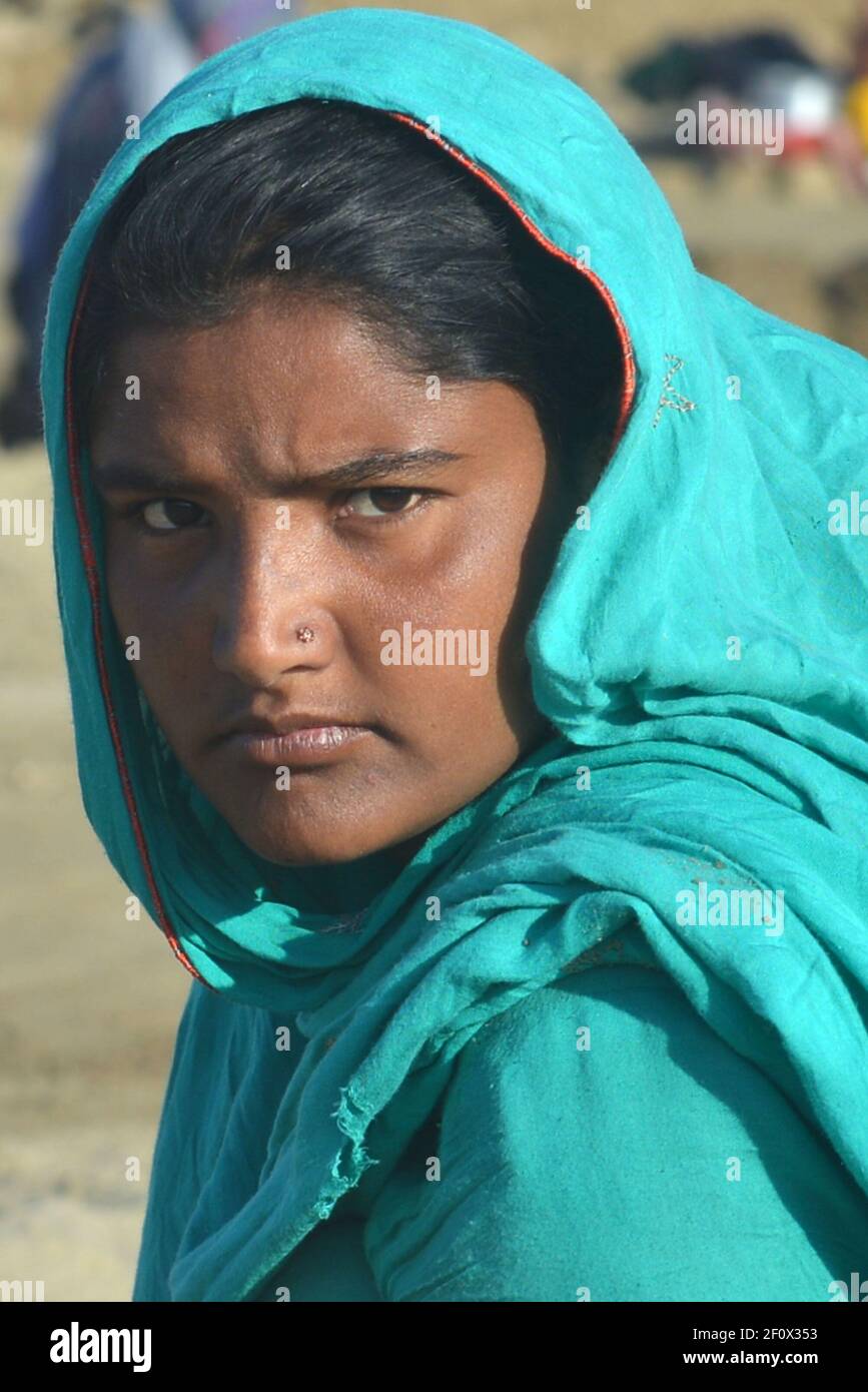 Lahore, Pakistan. 02nd Mar, 2021. Pakistani female labourer makes clay ...